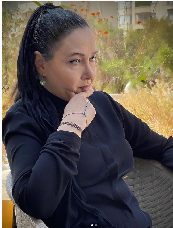 کتایون ریاحی پس از جلسه محاکمه با «آمبولانس» از دادگاه خارج شد